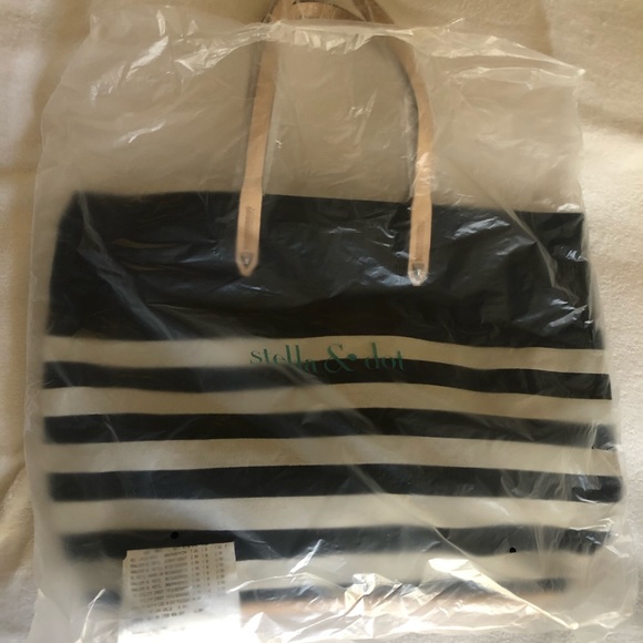 Stella & Dot | Bags | Nwt Stella Dot Hudson Black And Cream Large Tote ...